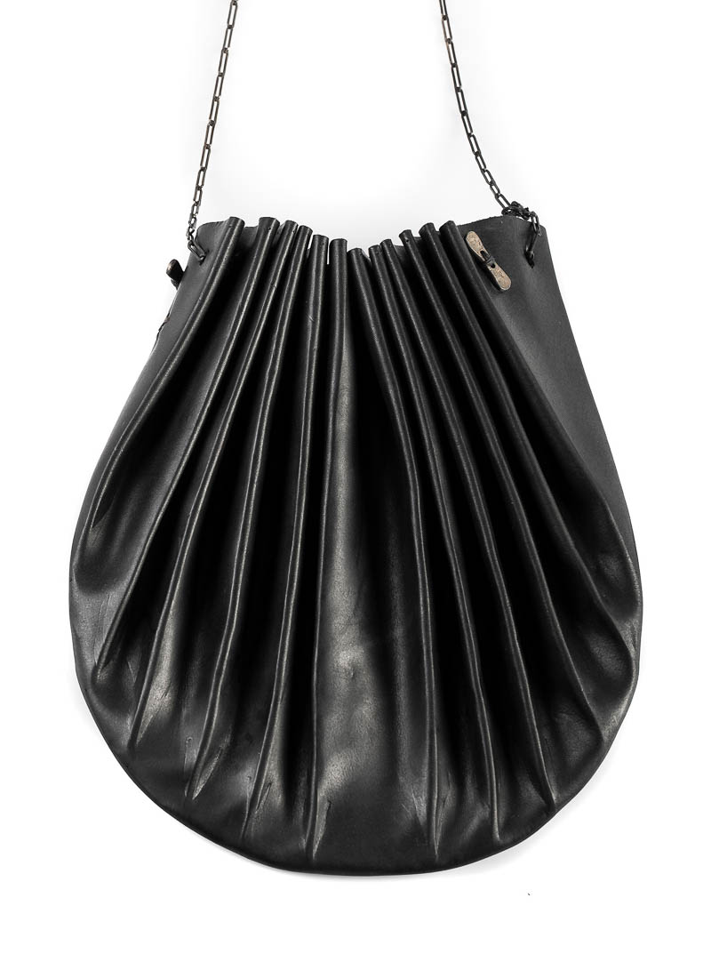hide-m | m.a+ Maurizio Amadei Small Shell Bag B703/S, black cow leather