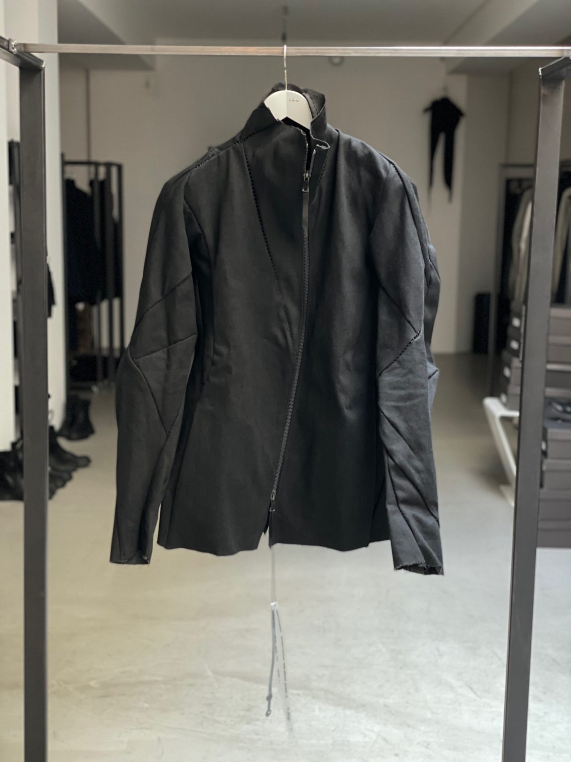 hide-m | LEON EMANUEL BLANCK Distortion Straight Jacket black