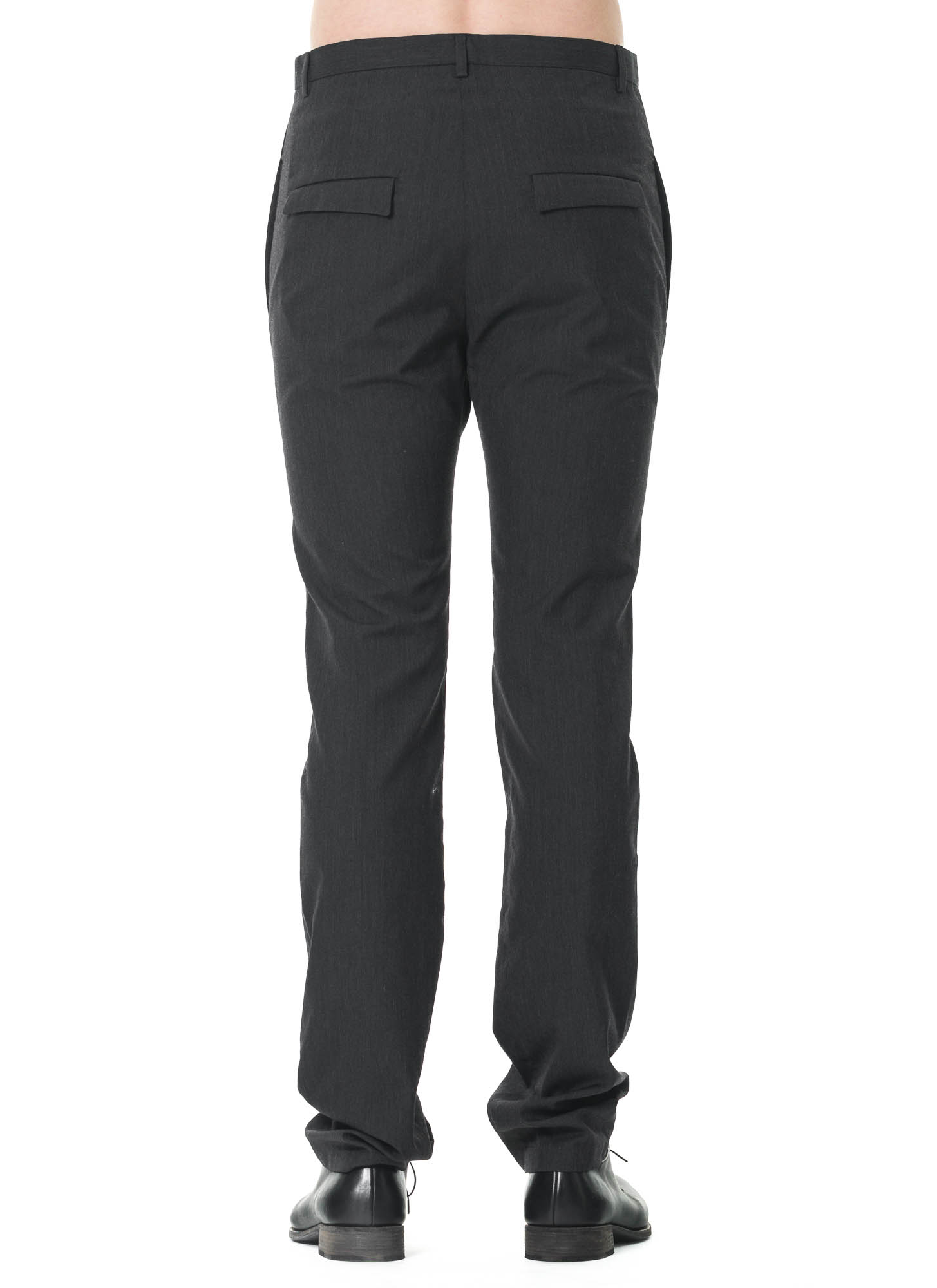 hide-m | KANG Men Mid Fit 2 Flap Back-Pocket Pants, dark grey