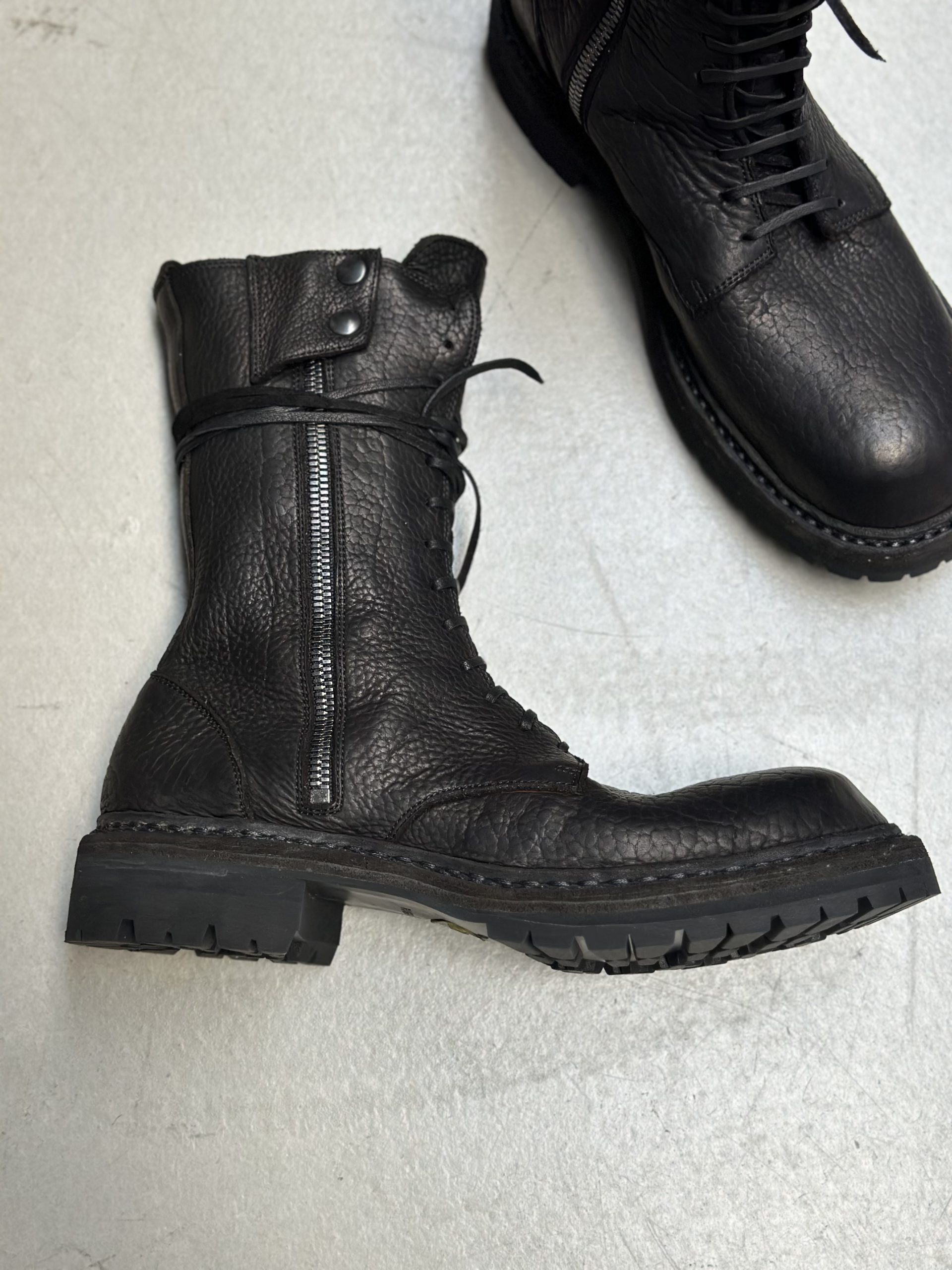 hide-m | GUIDI ER01V Laced Up Side Zip Boot Vibram, black bison