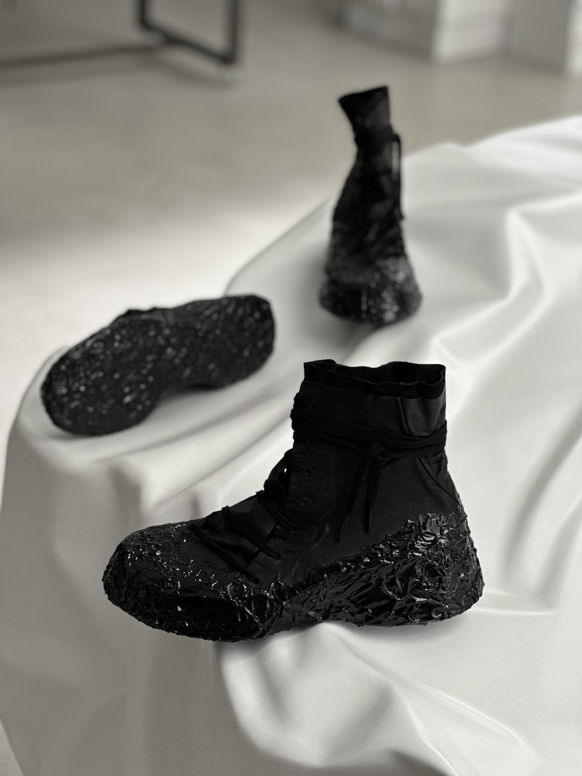 hide-m | LEON EMANUEL BLANCK High Top Sneaker Symbiosis Sole