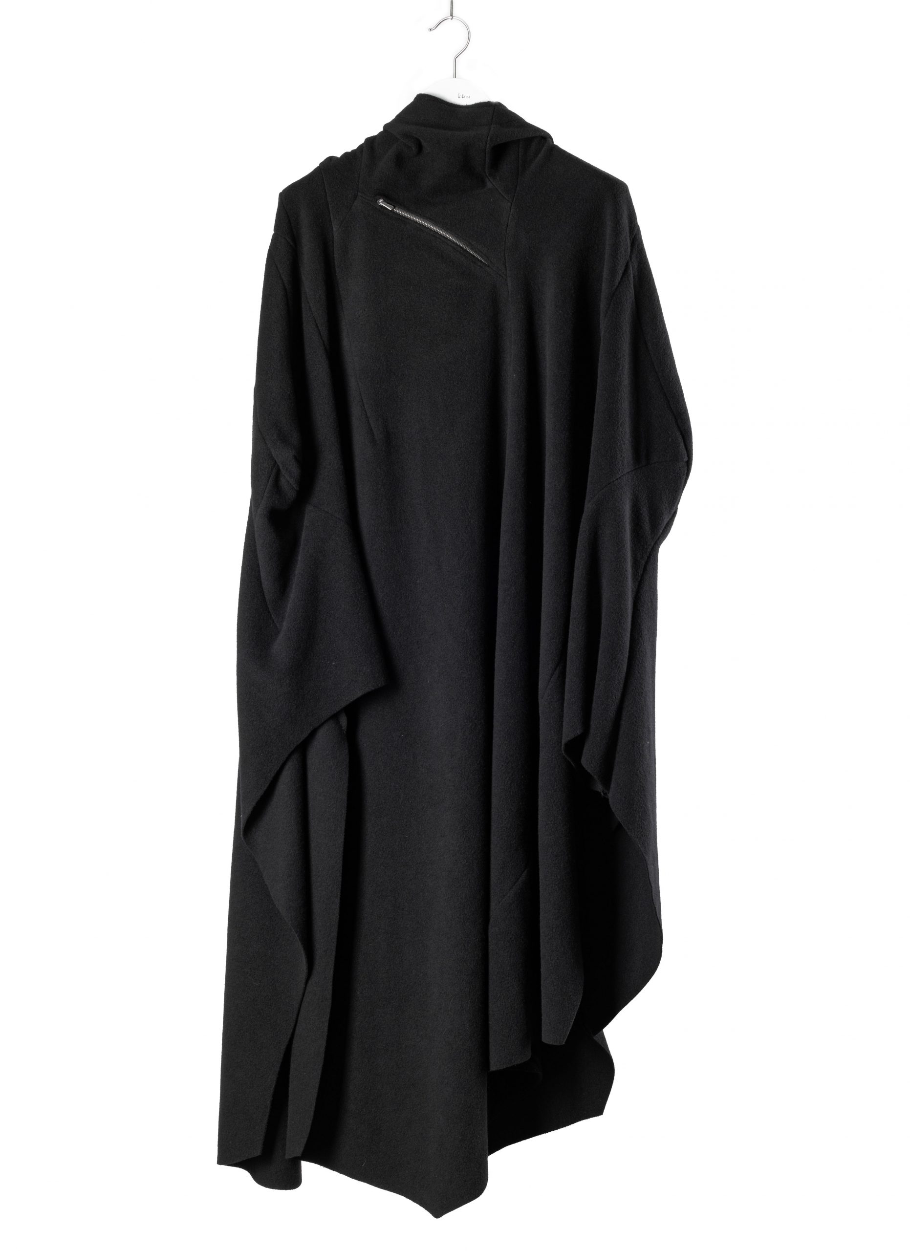 hide-m | LEON EMANUEL BLANCK Distortion Poncho, black