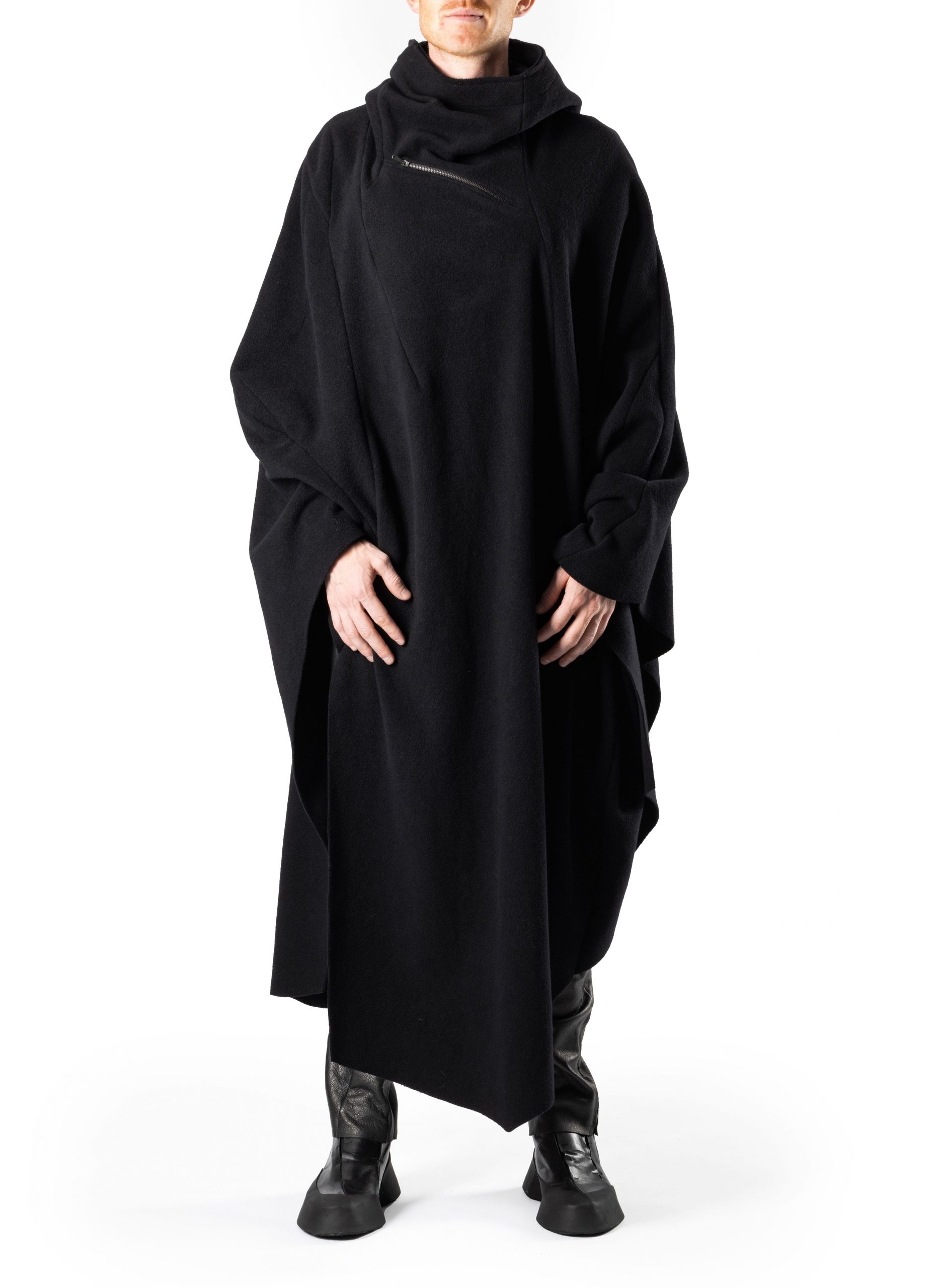 hide-m | LEON EMANUEL BLANCK Distortion Poncho, black